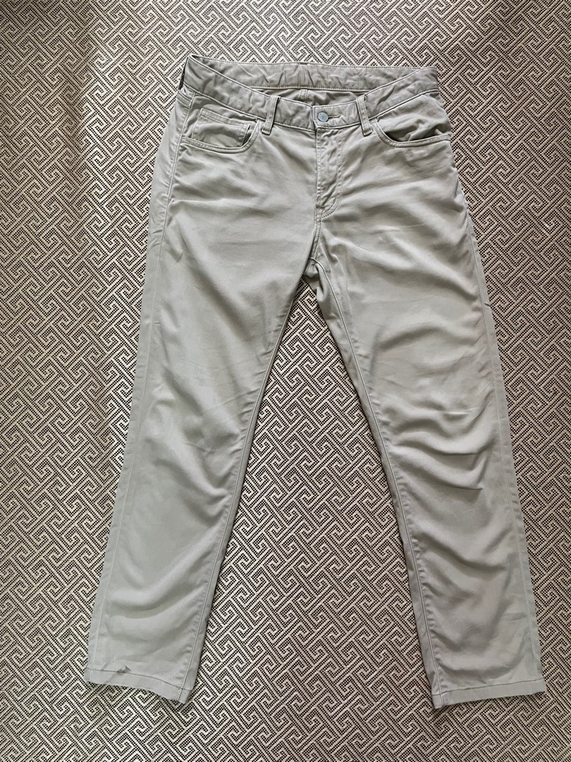 Uniqlo chinos, Men's Fashion, Bottoms, Chinos on Carousell