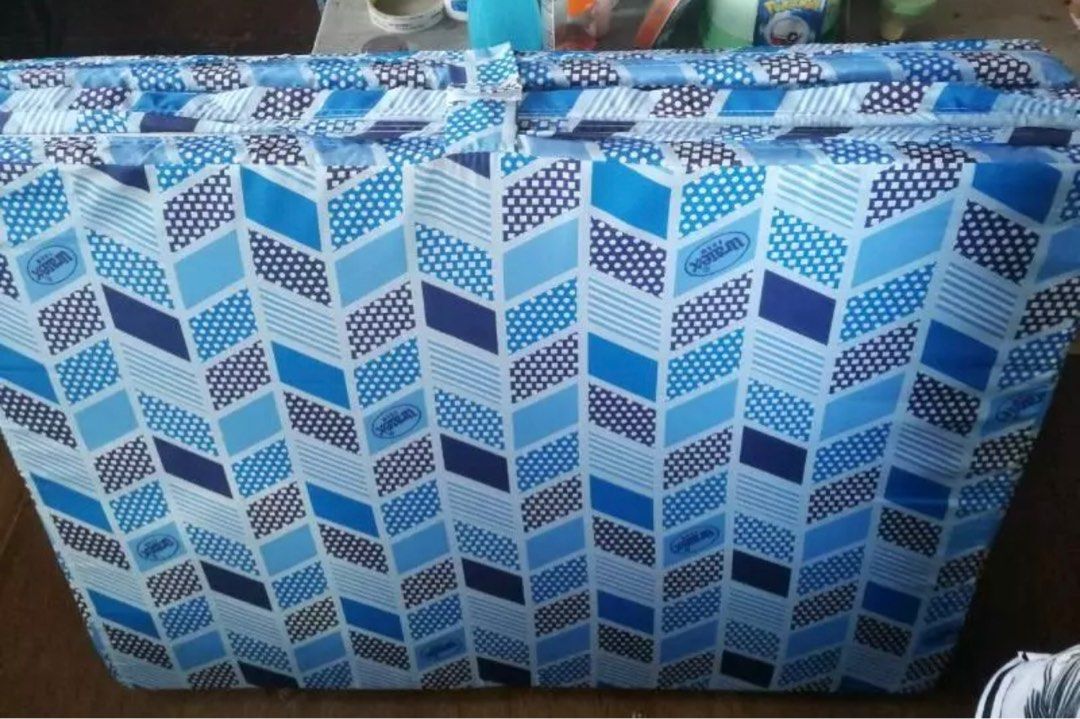 Uratex Fold-A-Mattress Trifold, Furniture & Home Living, Furniture, Bed ...