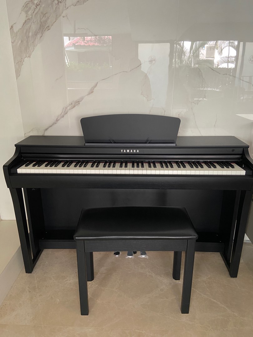 Yamaha CLP-725 Black Clavinova Digital Piano, Hobbies & Toys, Music ...