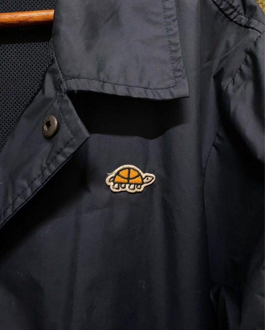 絕版 99新 Nike SB Shield Coaches 烏龜塗鴉 防潑水教練外套 深藍色 s號, 她的時尚, 外套、夾克、大衣在旋轉拍賣