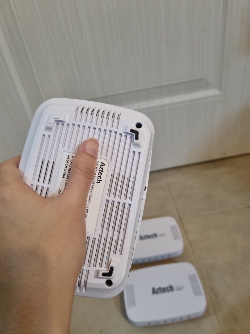 Aztech HL125G 500Mbps 4-port Switch x 3 units, TV & Home Appliances ...