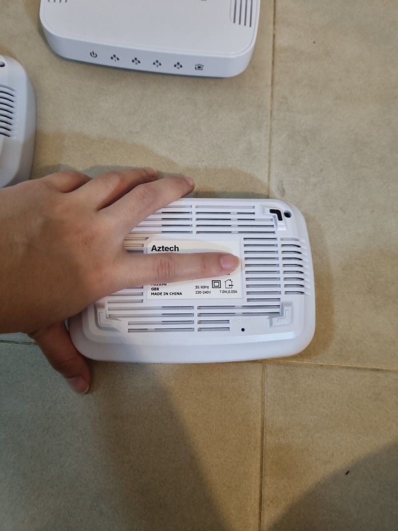 Aztech HL125G 500Mbps 4-port Switch x 3 units, TV & Home Appliances ...