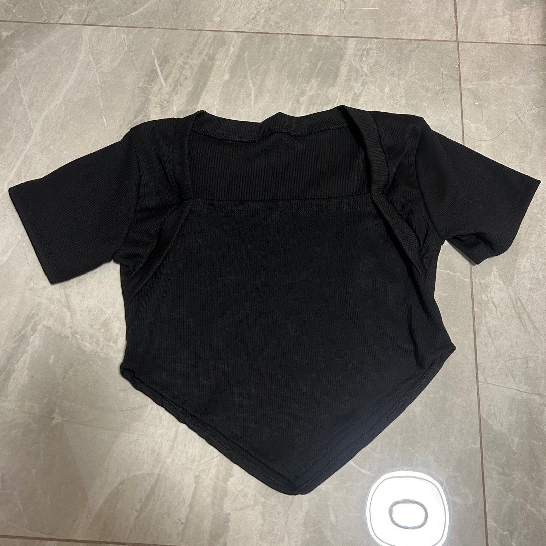 Black Square Crop V cut Top, Women's Fashion, Tops, Shirts on Carousell