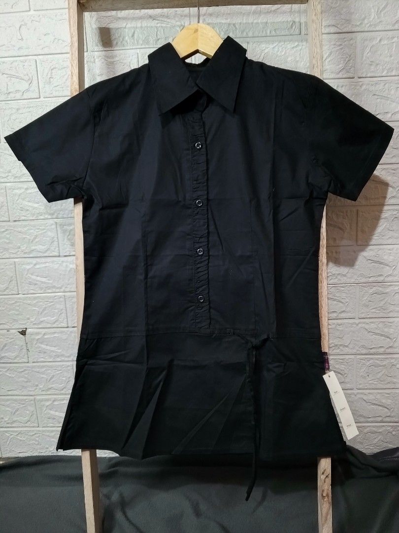 Blouse hitam kancing berkerah, Fesyen Wanita, Pakaian Wanita, Atasan di ...
