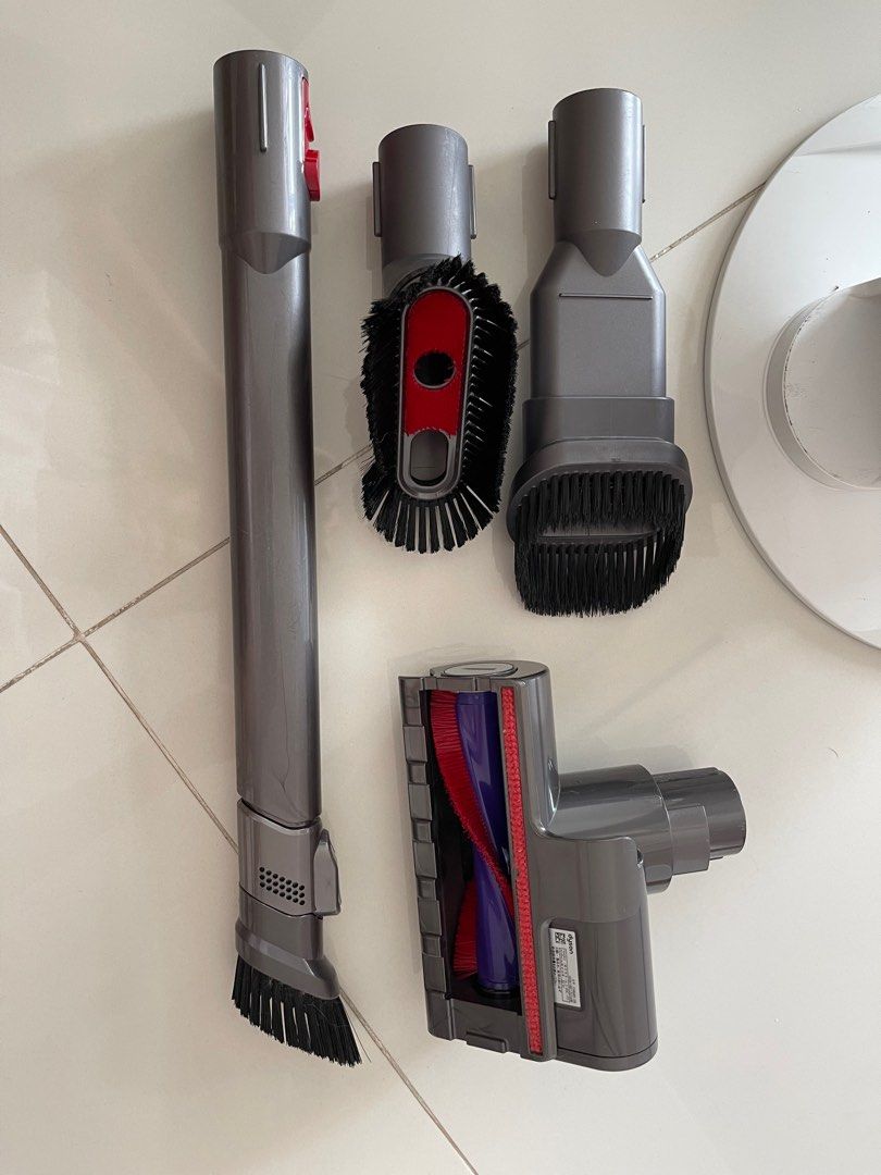 Dyson cyclone v10 dok and accessories, TV & Home Appliances, Vacuum ...