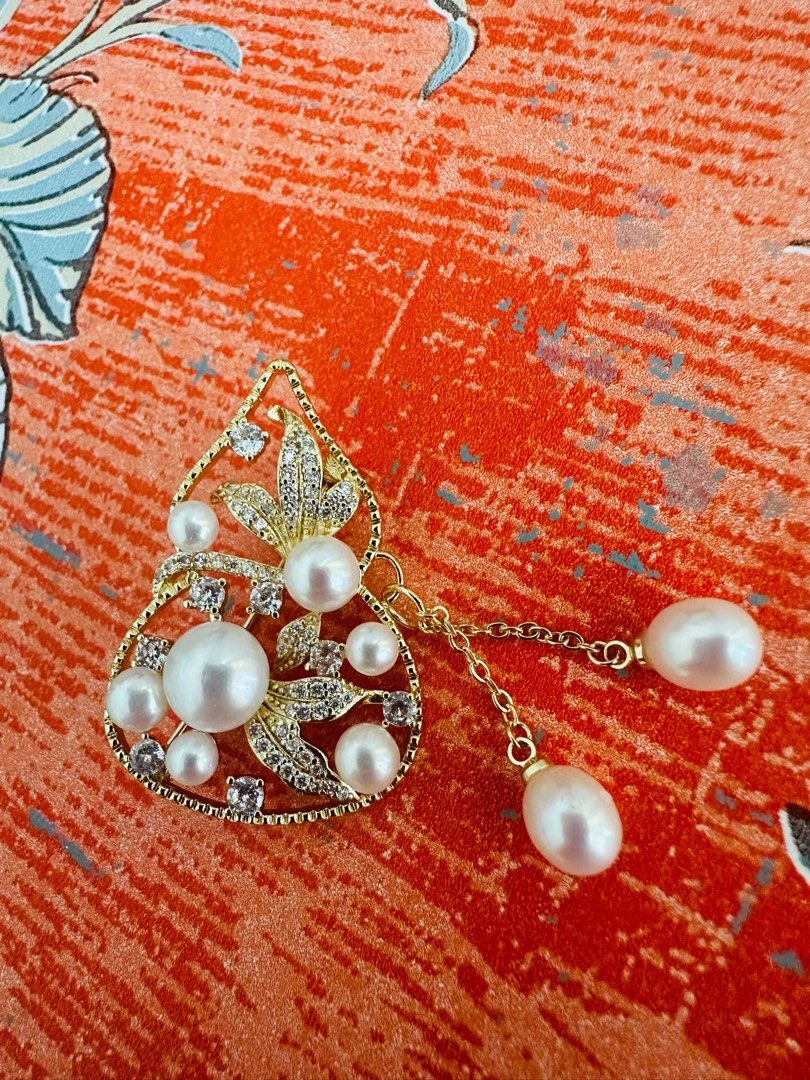 Freshwater pearl brooch, Women's Fashion, Jewelry & Organisers ...