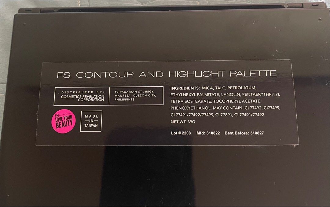 FS Features & Shades Contour and Highlight Palette, Beauty & Personal ...