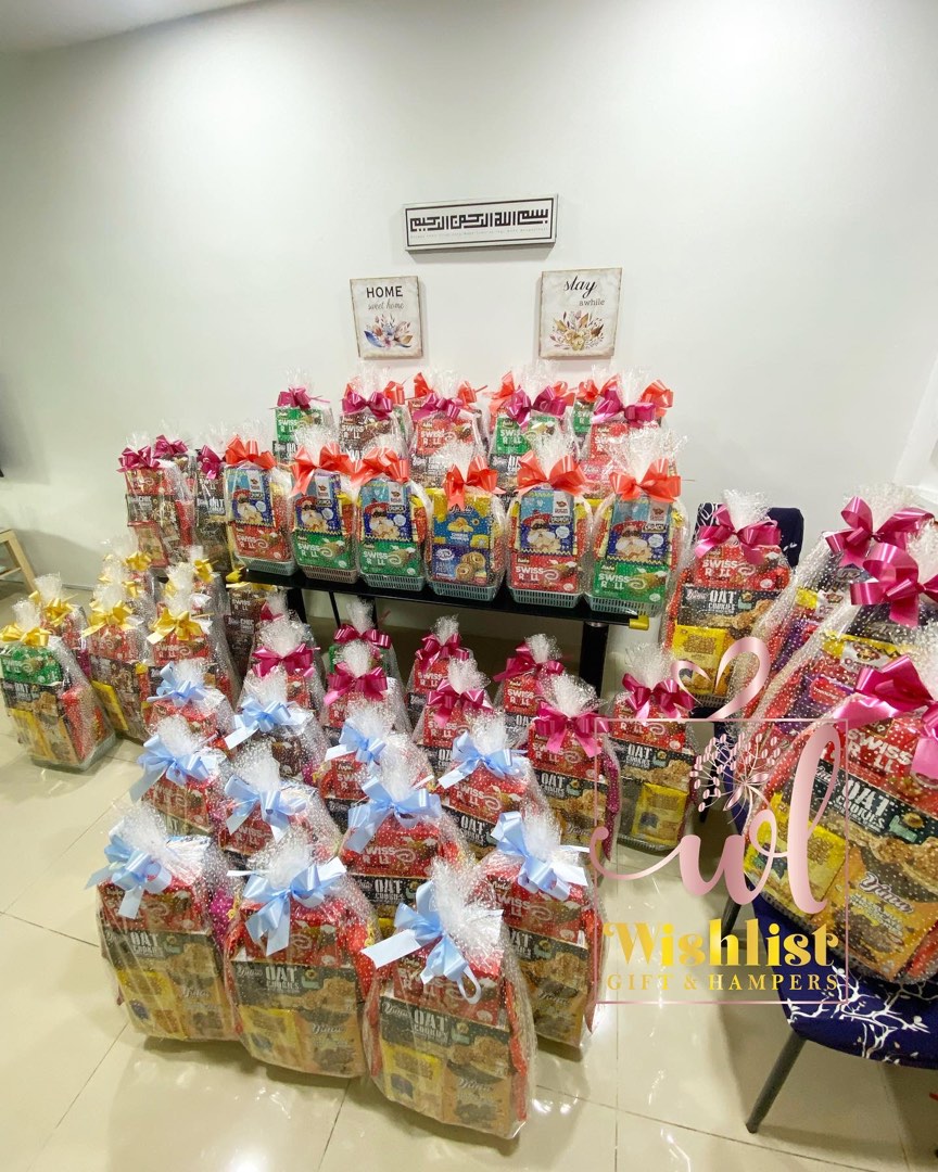 Hamper makanan ringan, Food & Drinks, Gift Baskets & Hampers on Carousell