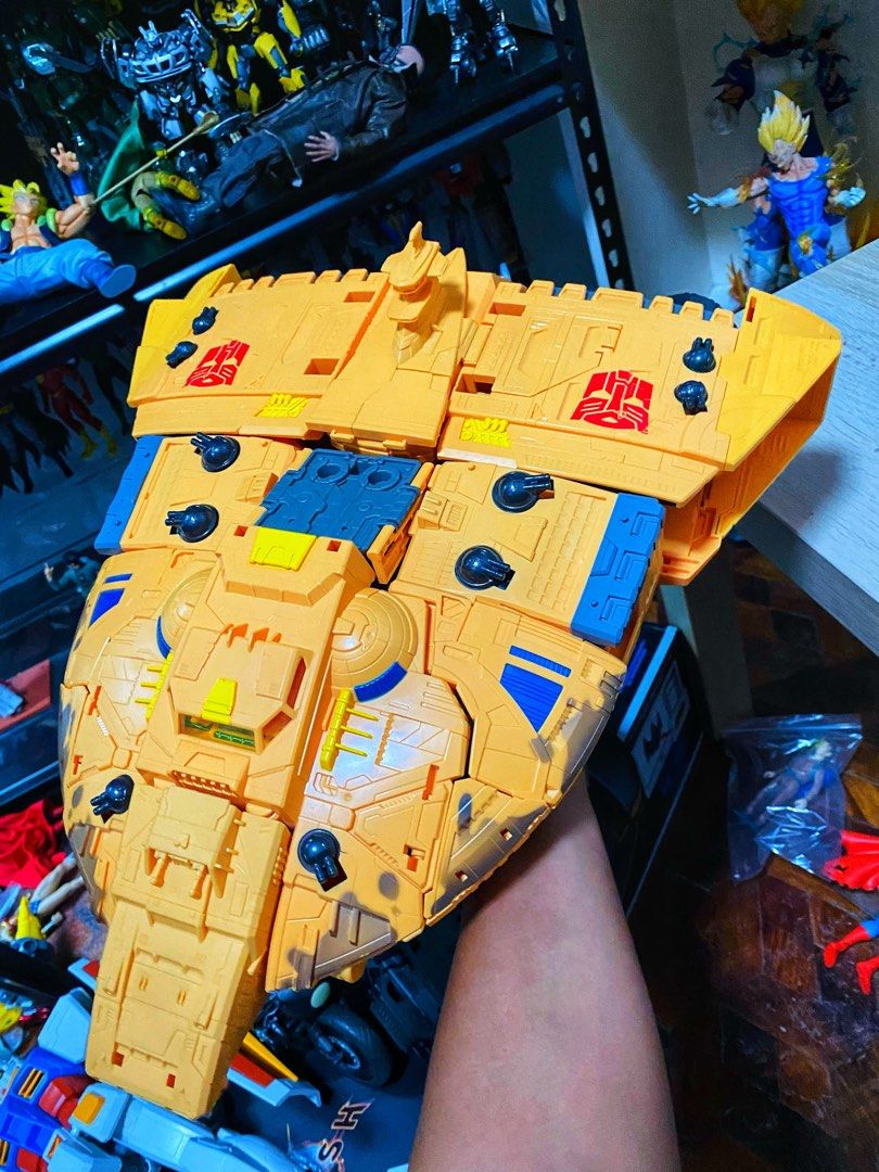 Hashbro: Transformers Generations Kingdom War Cybertron Titan Class ...