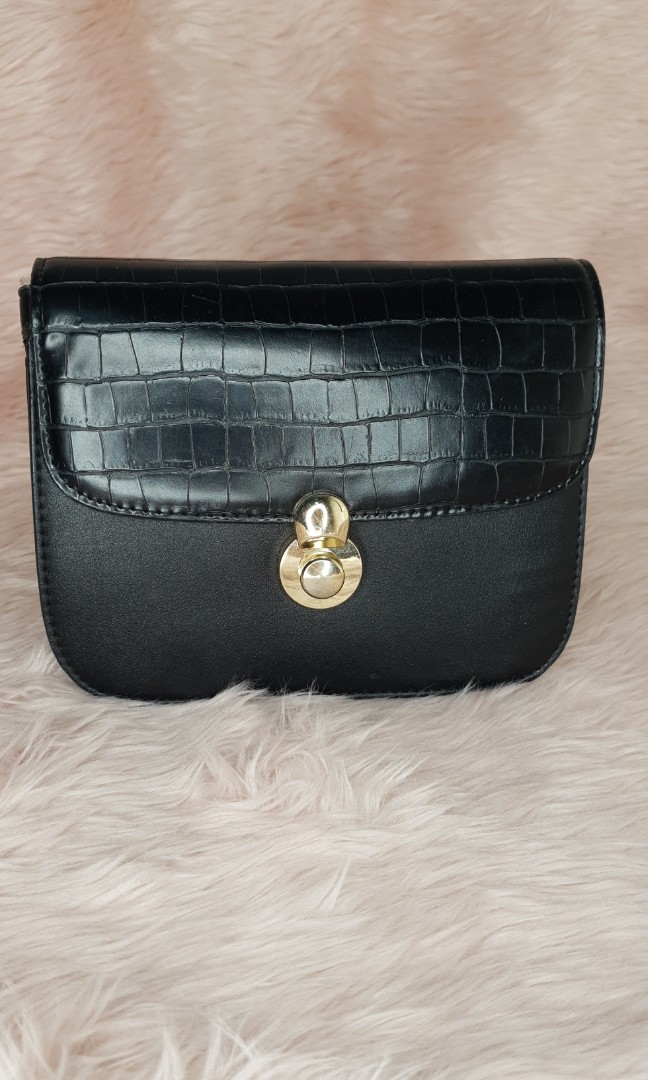 HOWRU Black Crossbody Bag, Women's Fashion, Bags & Wallets, Cross-body ...