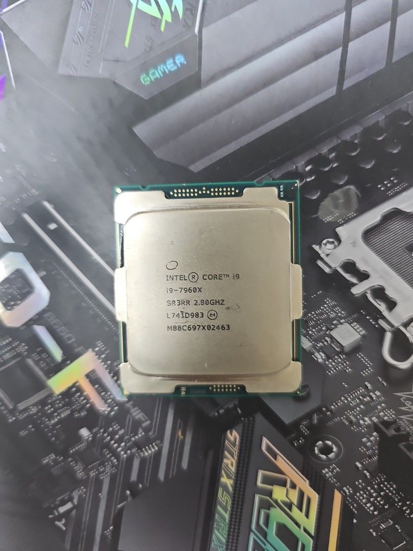 Intel i9-7960x cpu, 電腦＆科技, 電腦周邊及配件, 其他 - Carousell