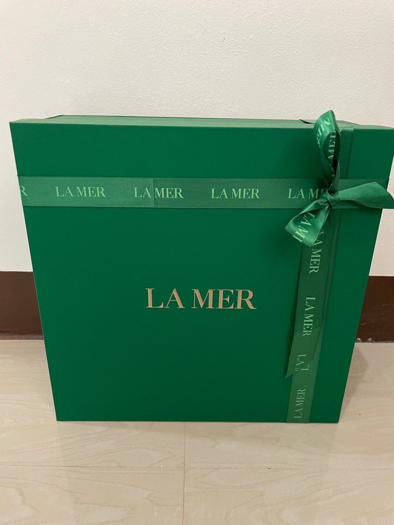 LaMer set with beauty pouch cosmetic white bag, Beauty & Personal Care ...