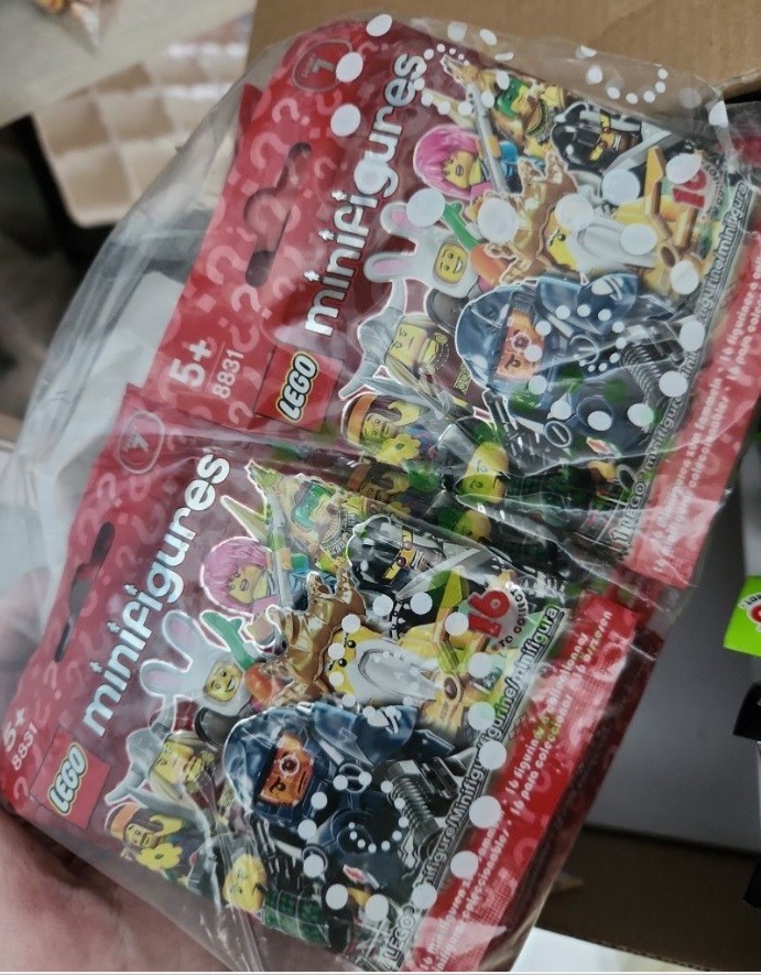 Lego 8831 Minifigure Series 7, Hobbies & Toys, Toys & Games on Carousell