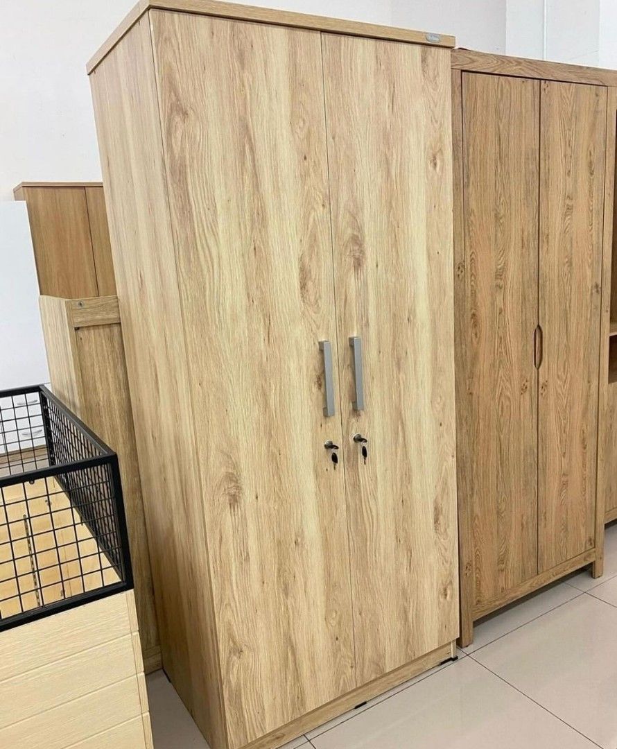 LEMARI BAJU KAYU SOLID, Perabotan Rumah di Carousell