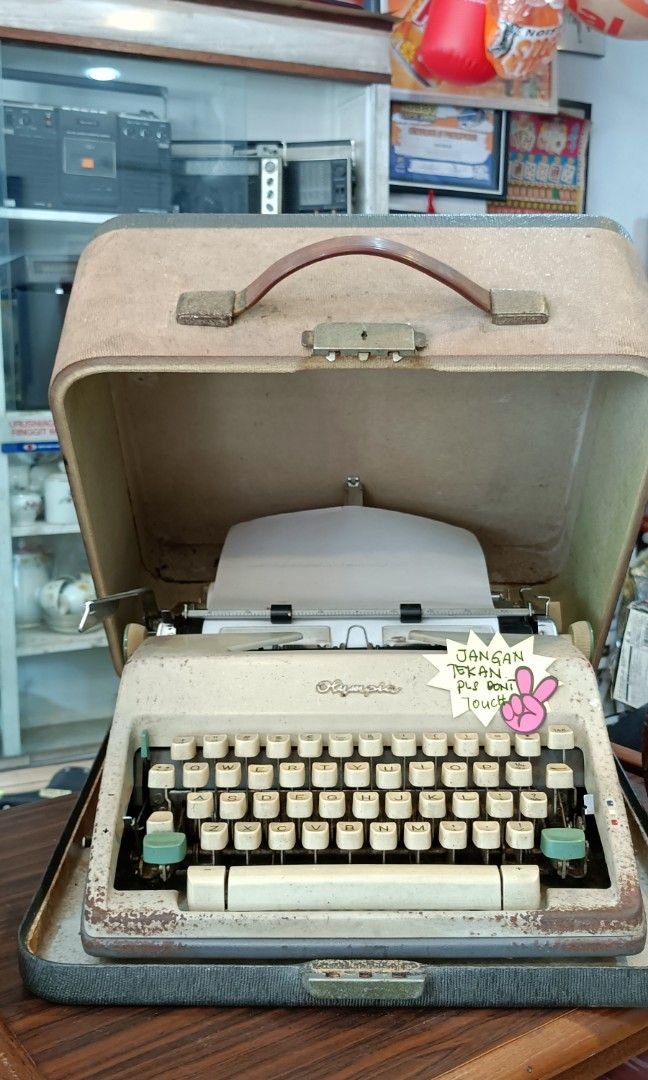 Mesin taip @ typewritter vintage olympia, Hobbies & Toys, Collectibles ...