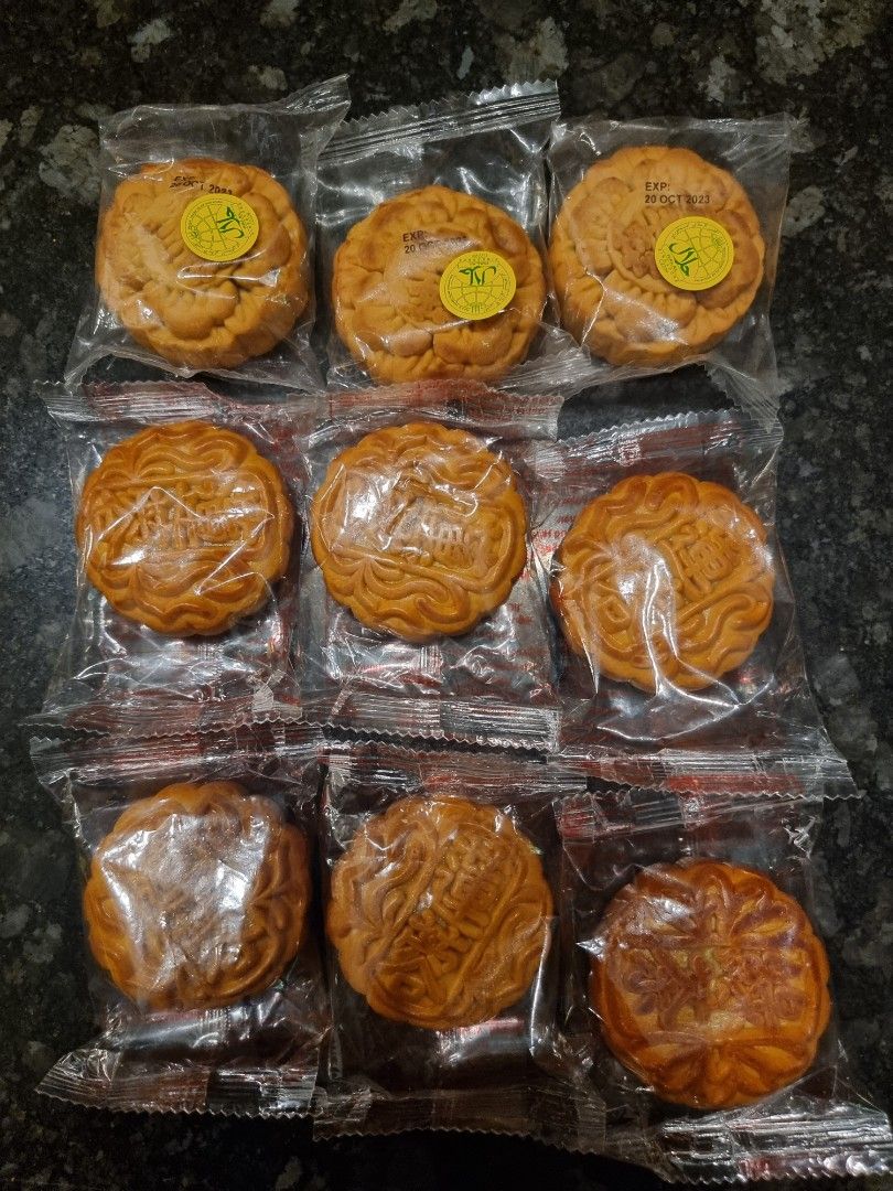 Mini mooncake, Food & Drinks, Packaged & Instant Food on Carousell