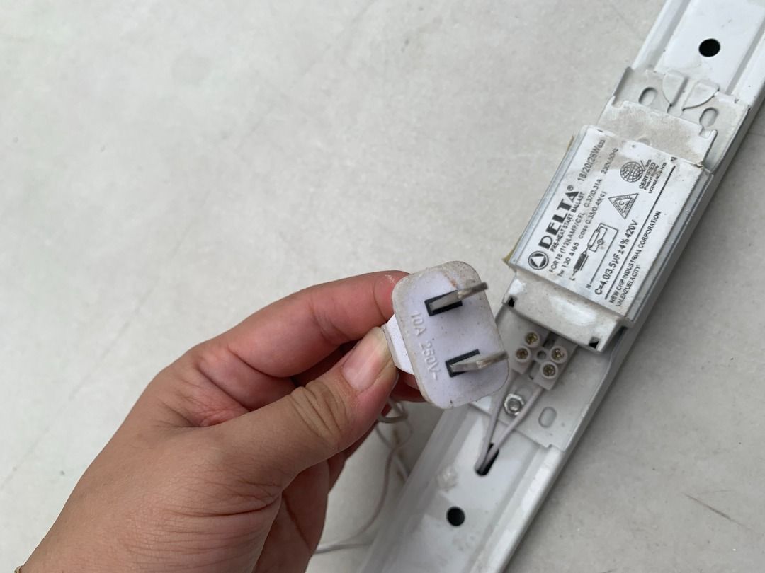 [NC-?] DELTA - Industrial fluorescent Light Accessory/ Fluorescent Bulb ...