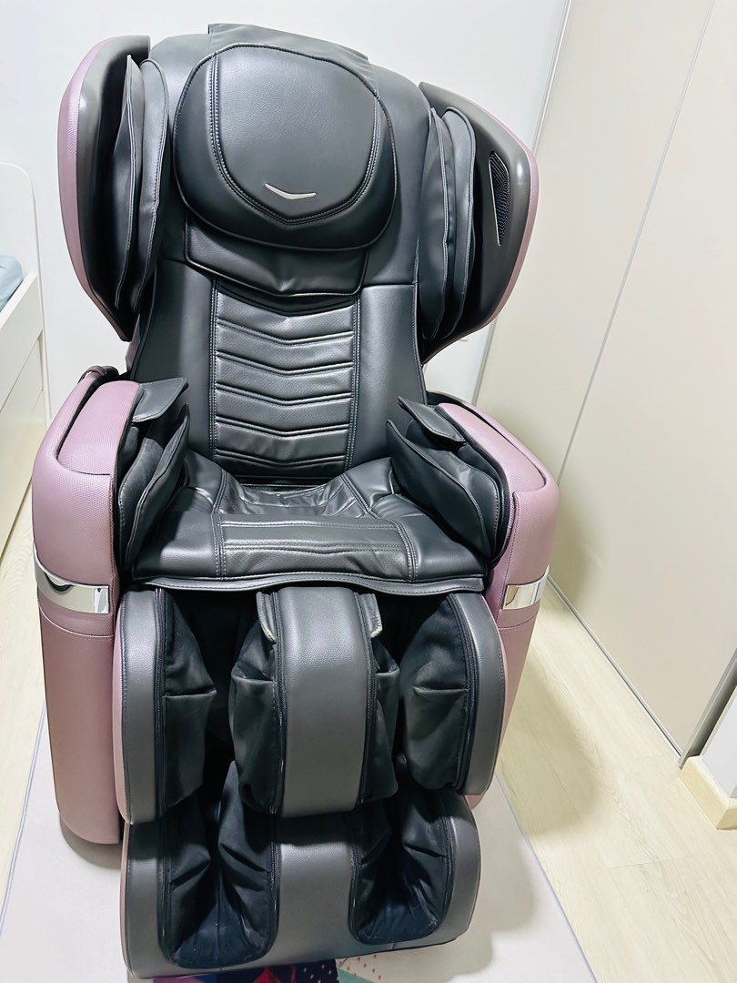 OSIM uDivine V Massage Chair, Health & Nutrition, Massage Devices on ...