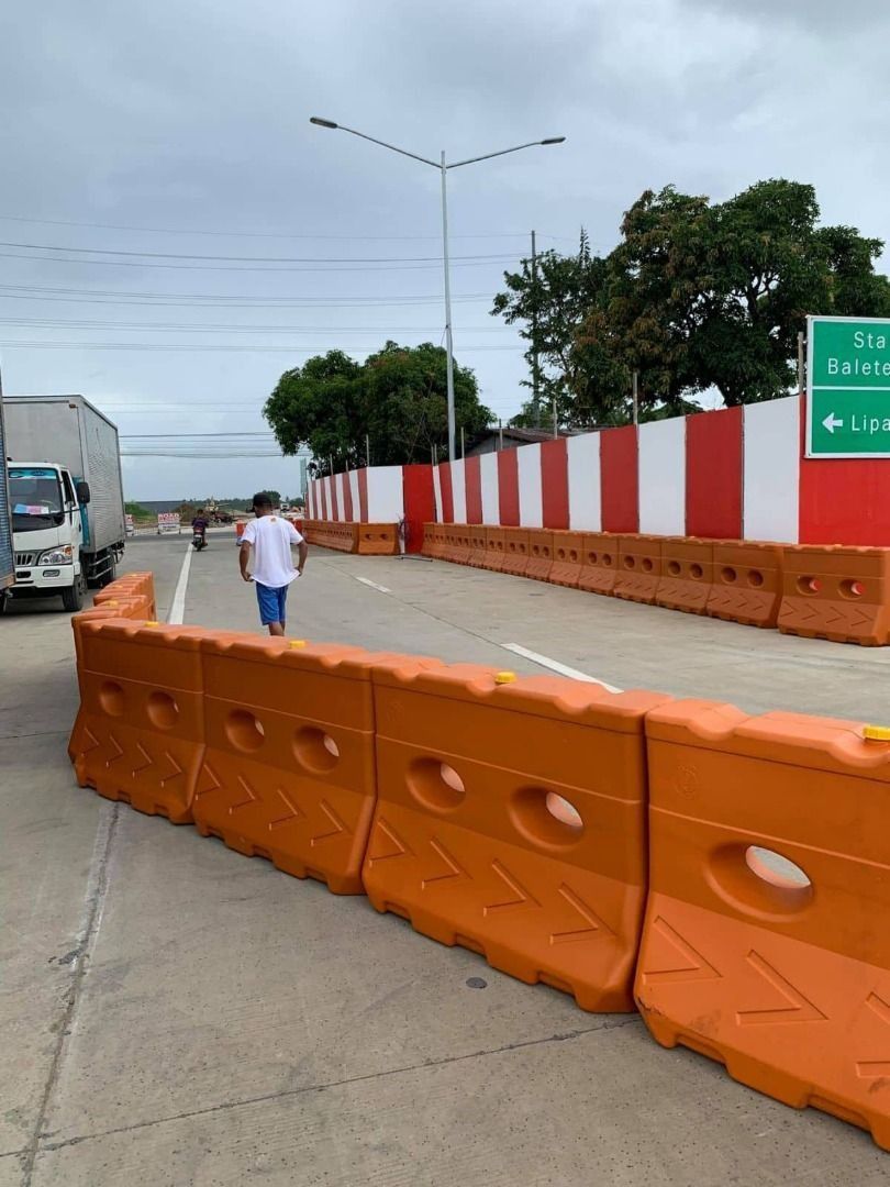 Plastic road barrier, Commercial & Industrial, Construction & Building ...