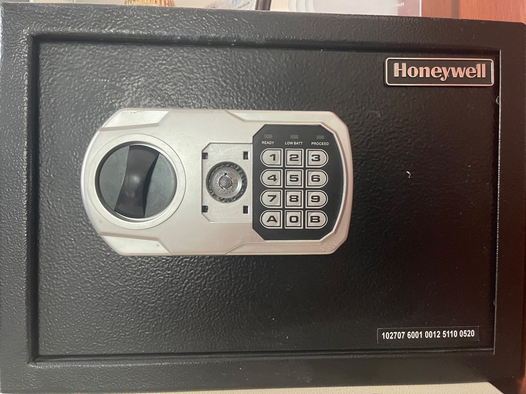 Safe Box, Furniture & Home Living, Security & Locks, Safe on Carousell