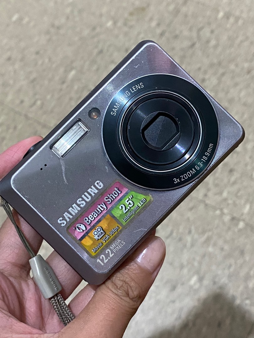 Samsung ES60, Photography, Cameras on Carousell