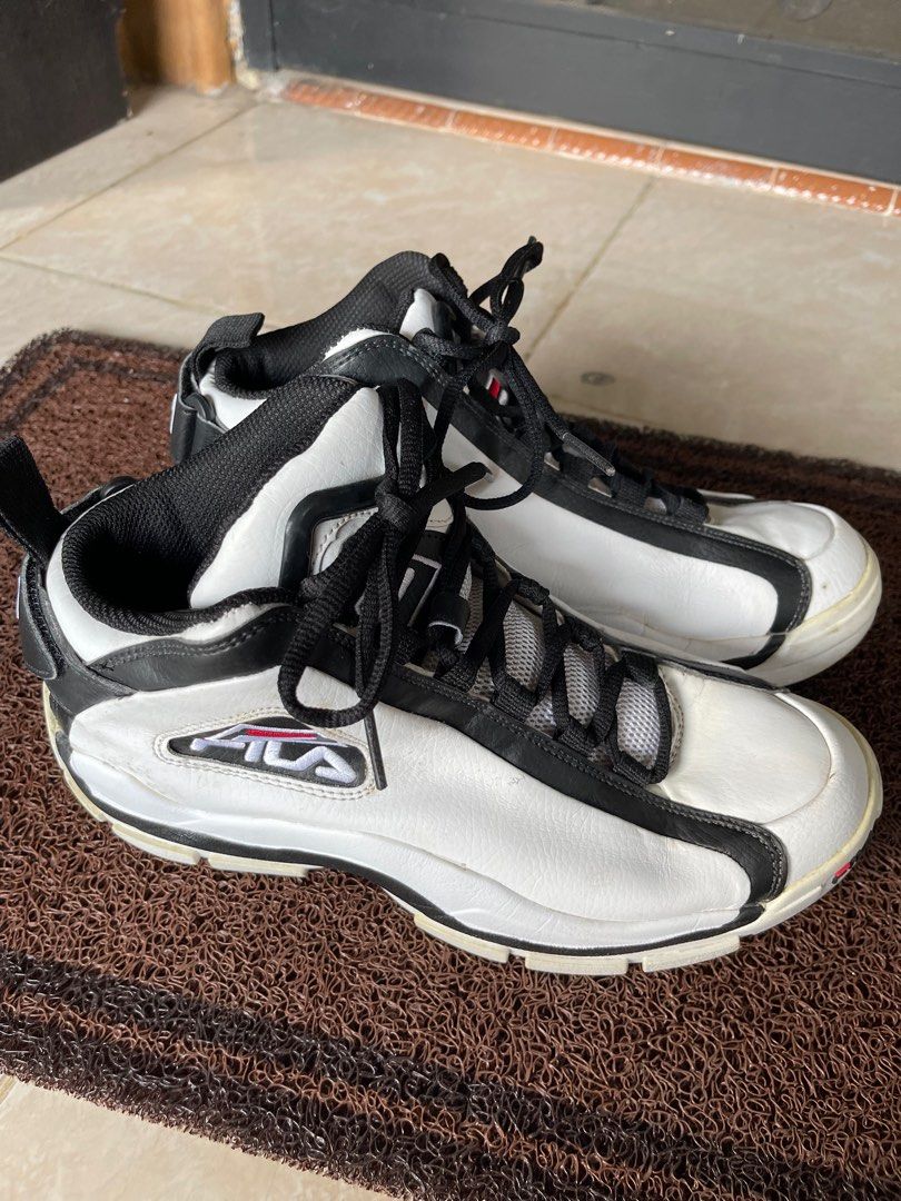 Sepatu FILA original, Fesyen Pria, Sepatu , Sneakers di Carousell