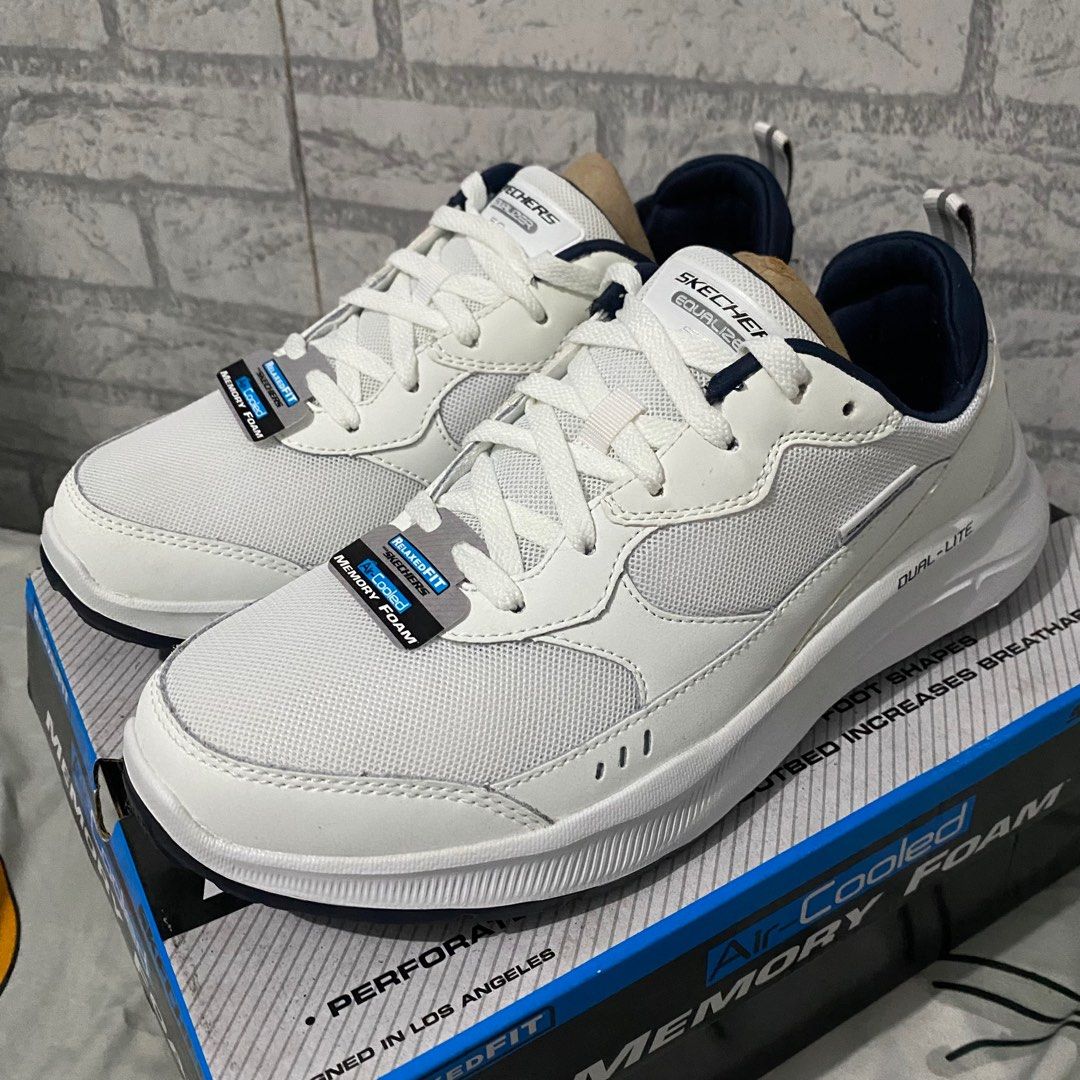 Skechers running shoes white sepatu lari putih, Fesyen Pria, Sepatu ...