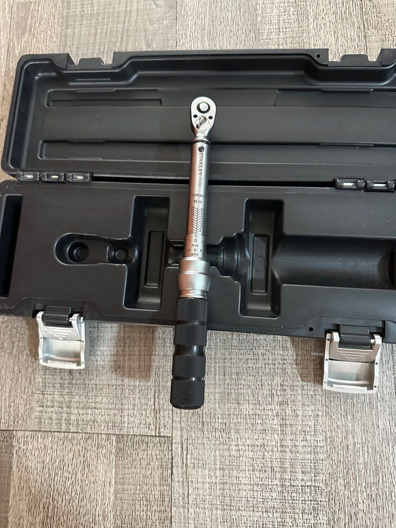 Stanley Torque Wrench 5-25NM 1/4 Drive, Furniture & Home Living, Home ...