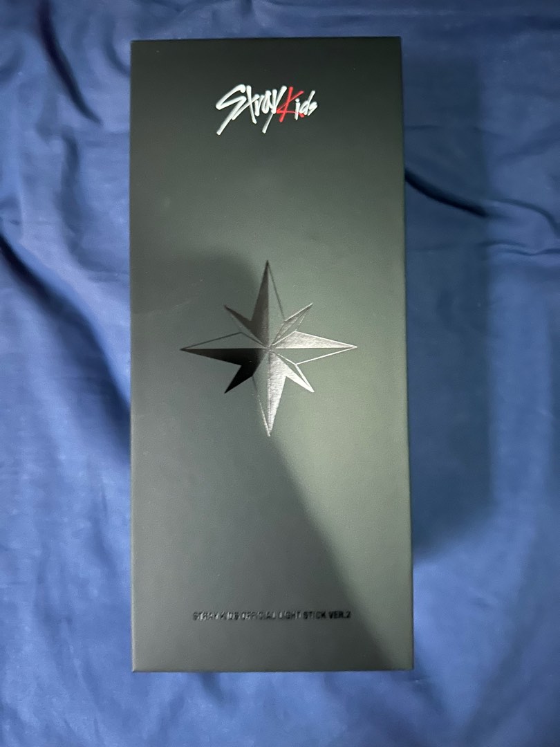 Stray kids light stick version 2, 興趣及遊戲, 收藏品及紀念品, 明星周邊 - Carousell
