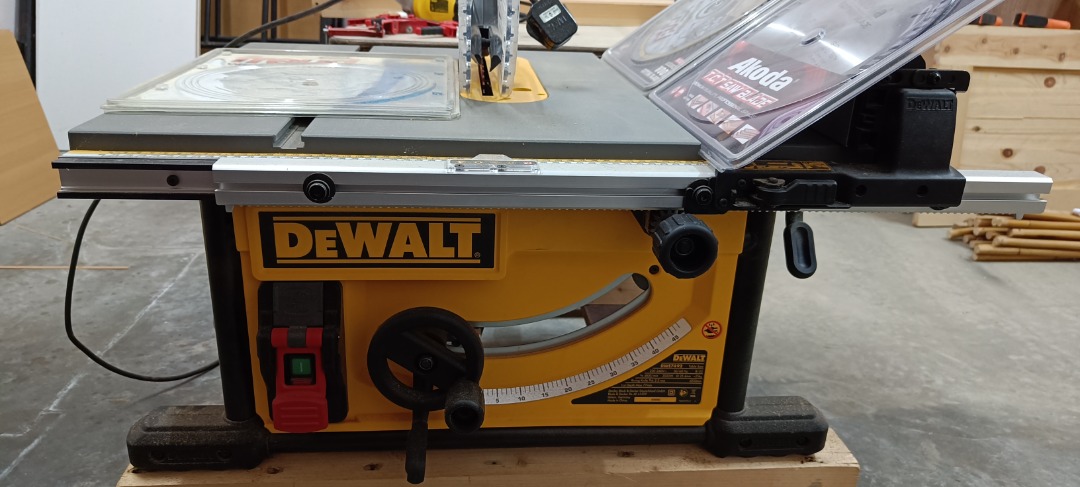 Table Saw DeWalt DWE7492 250mm blade, TV & Home Appliances, Other Home ...