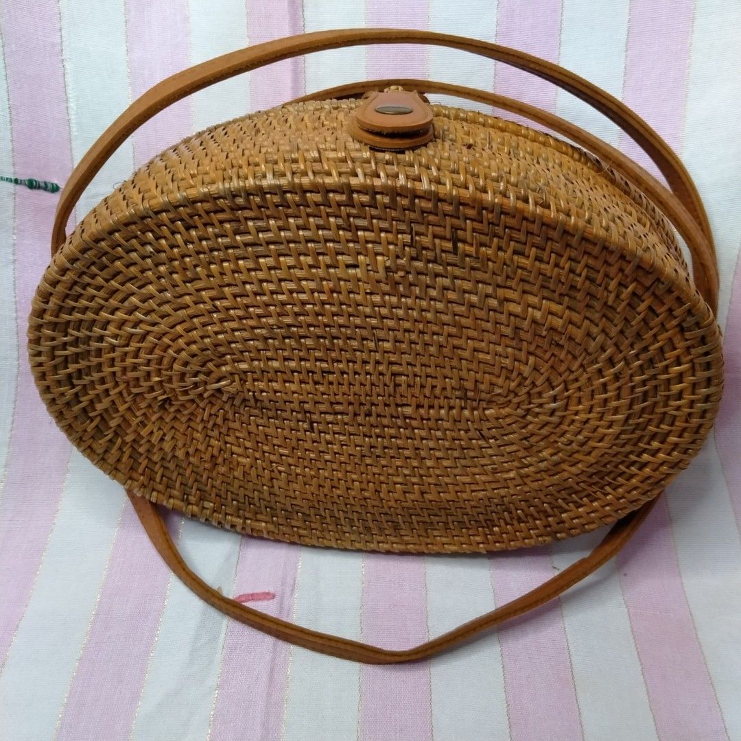 Tas etnik rotan lonjong handmade, Fesyen Wanita, Tas & Dompet di Carousell