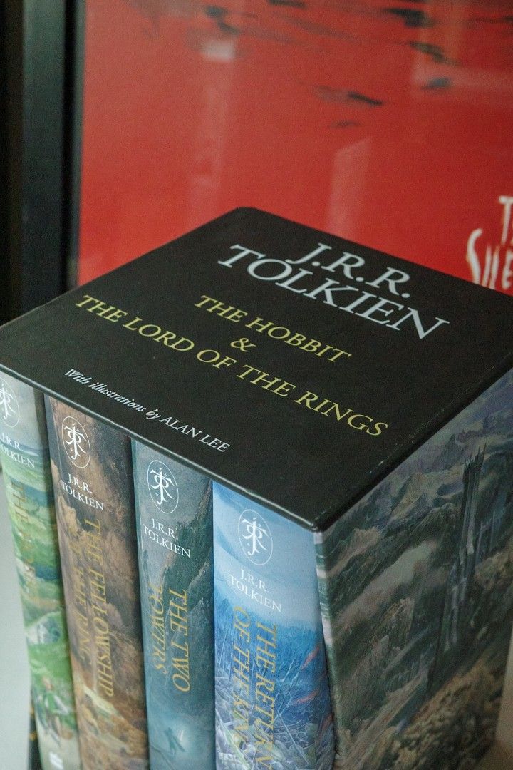 The Hobbit & The Lord of the Rings Illustrated Box Set, Hobbies & Toys ...