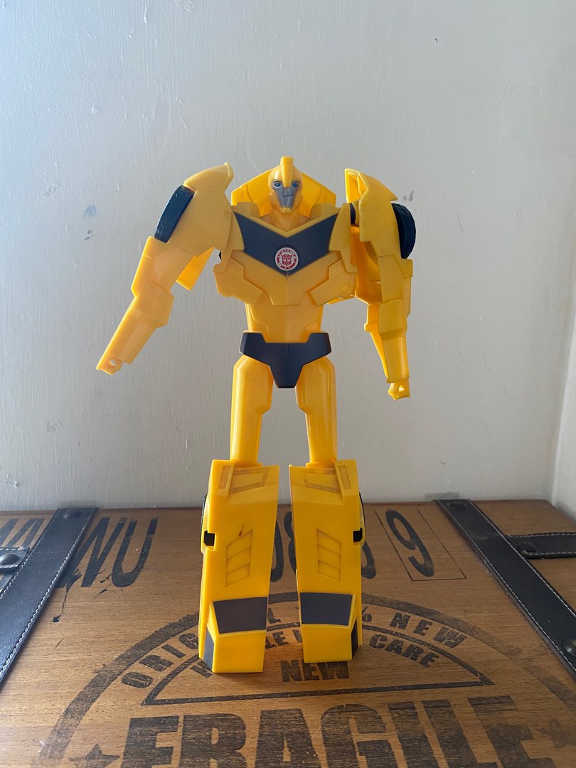 Transformer bumblebee hasbro, Toys & Collectibles, Mainan di Carousell