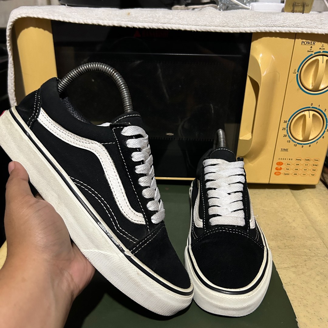 VANS OLD SKOOL CLASSIC, Women's Fashion, Footwear, Sneakers on Carousell