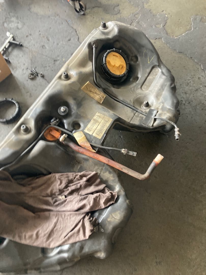 W211 fuel tank, Car Accessories, Accessories on Carousell