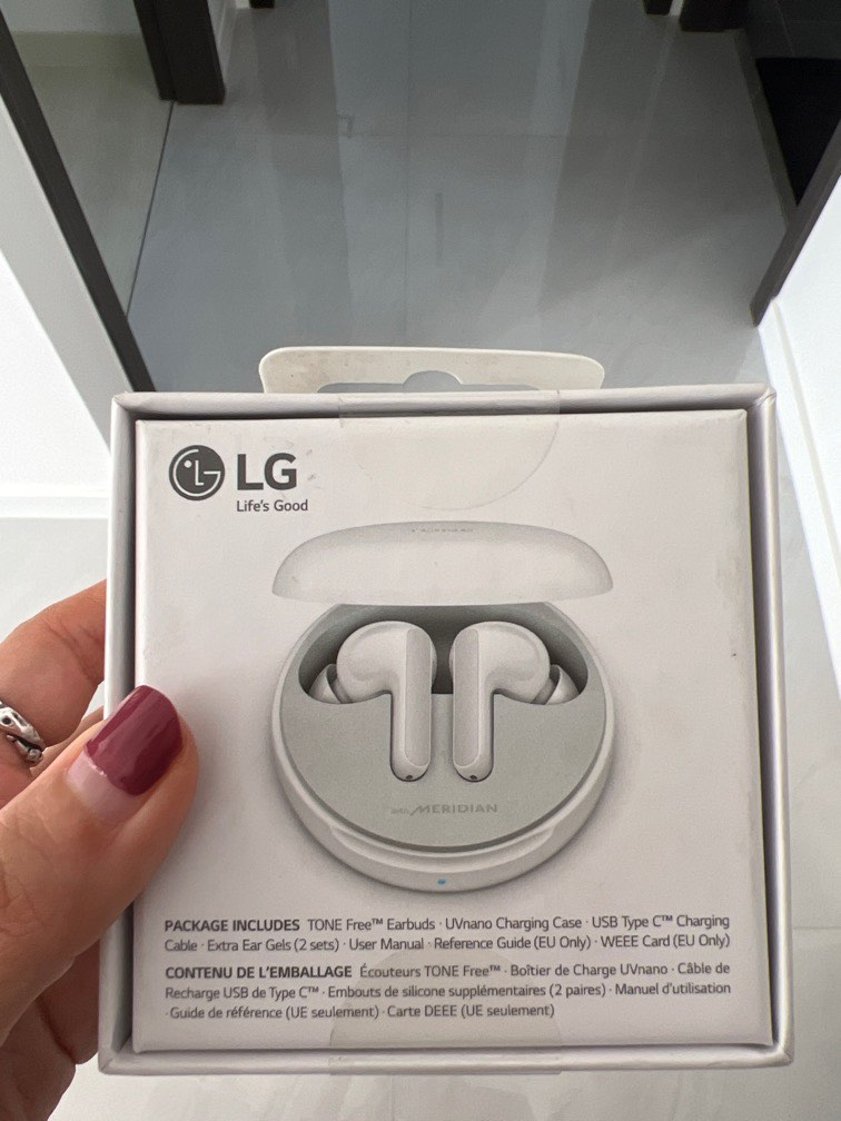 LG FN6 Wireless Earbuds White , Audio, Earphones on Carousell