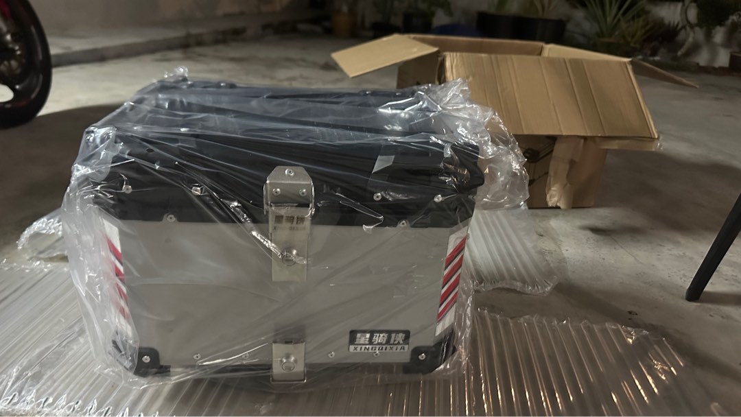 55l motor rear box, Motorcycles, Motorcycle Accessories on Carousell