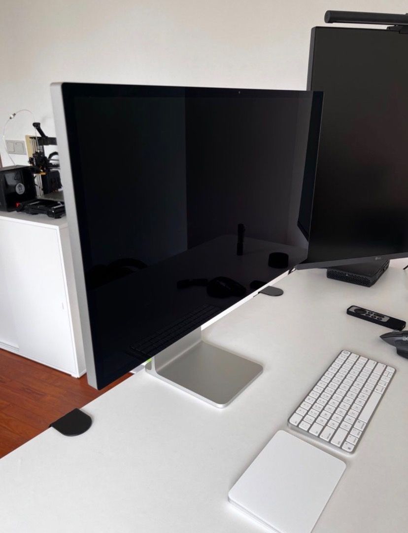 Apple Studio Display 27-inch 5K Retina tilt and height display ...