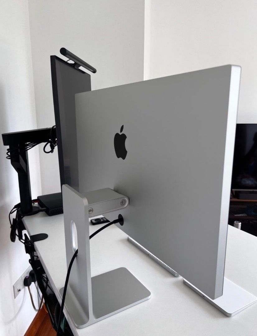 Apple Studio Display 27-inch 5K Retina tilt and height display ...