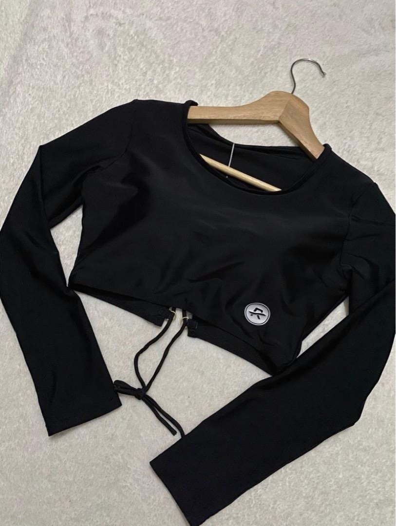 Black Cropped rashguard, Women's Fashion, Swimwear, Rash guard on Carousell