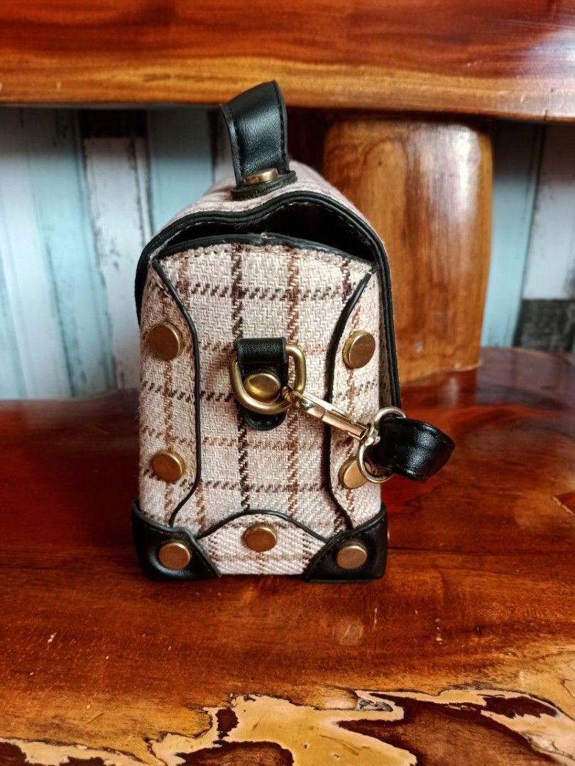 Box type Slingbag, Women's Fashion, Bags & Wallets, Cross-body Bags on ...