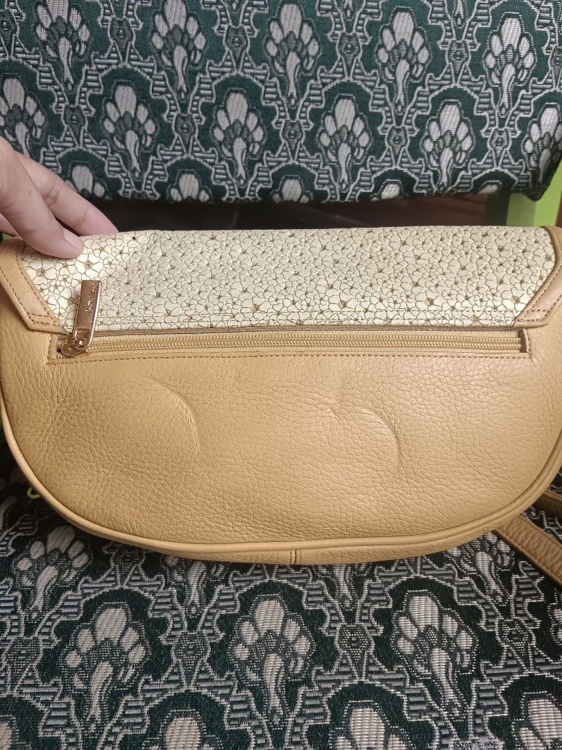 Countess Mara slingbag, Women's Fashion, Bags & Wallets, Cross-body ...