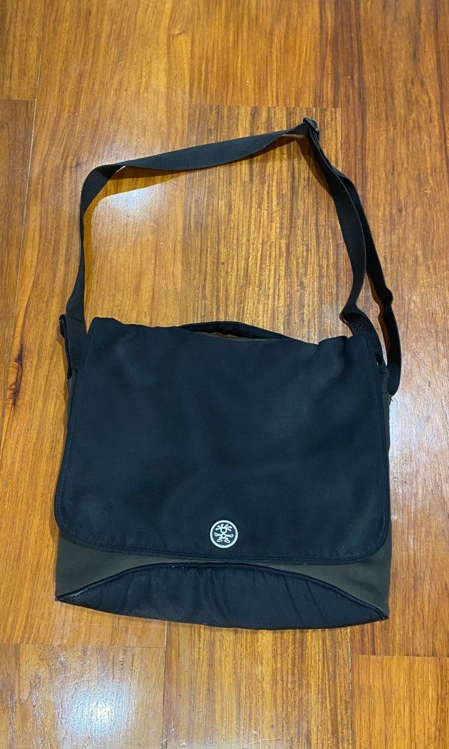 Crumpler Black Laptop bag, Luxury, Bags & Wallets on Carousell