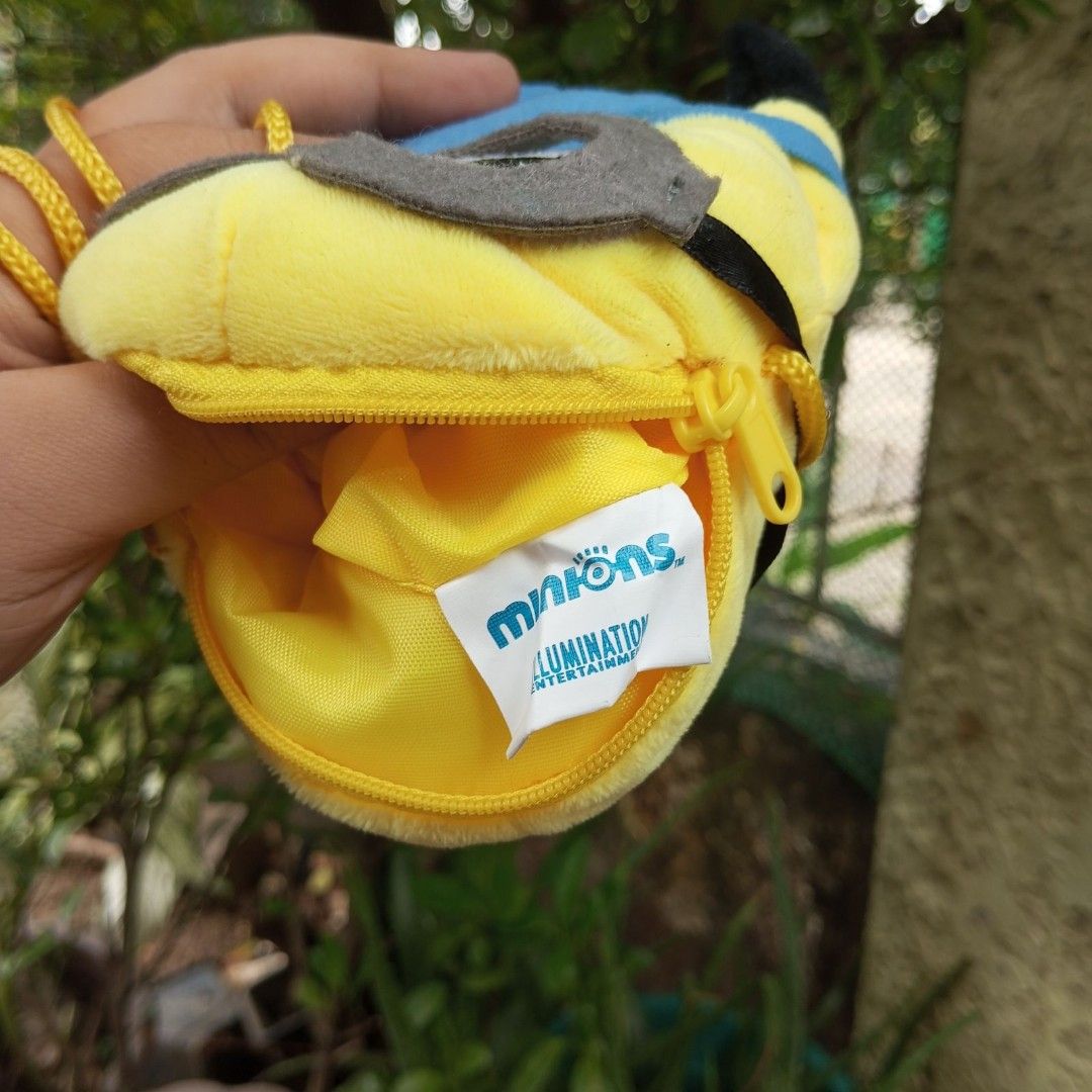 Despicable Me MINIONS Sling Pouch, Hobbies & Toys, Toys & Games on ...