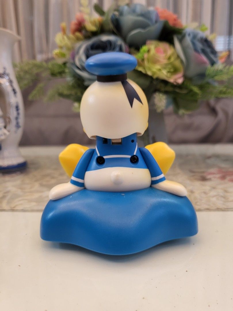 Donald Duck Solar Powered Wobbling Head Display, Hobbies & Toys, Toys ...