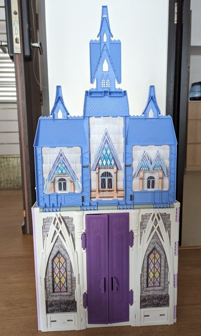 Elsa Frozen Doll house, Hobbies & Toys, Toys & Games on Carousell