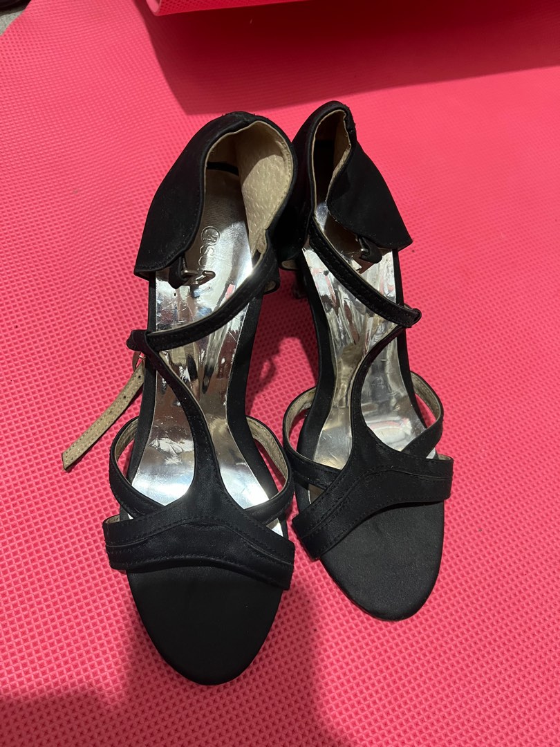 HIGH HEELS 2inches, Women's Fashion, Footwear, Heels on Carousell