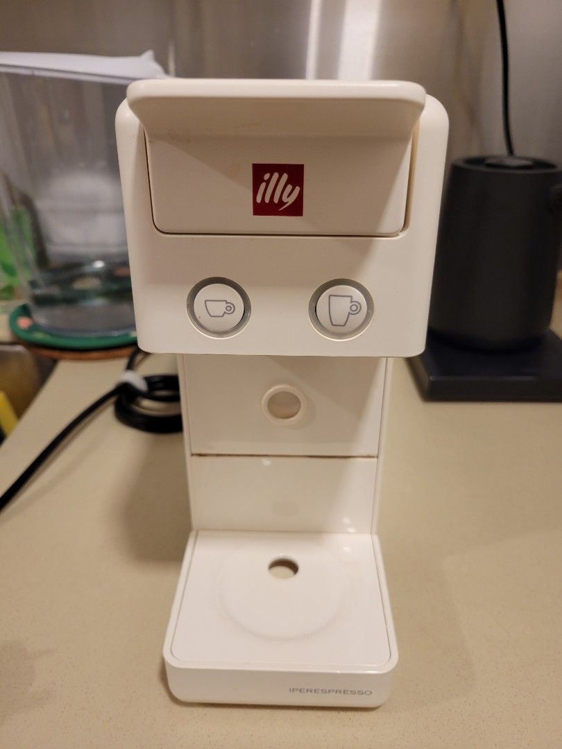 Illy capsule coffee machine, TV & Home Appliances, Kitchen Appliances ...