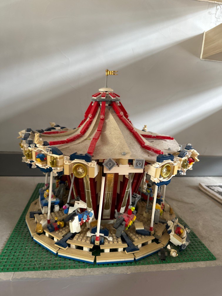 Lego 10196 Grand Carousel, 興趣及遊戲, 玩具 & 遊戲類 - Carousell