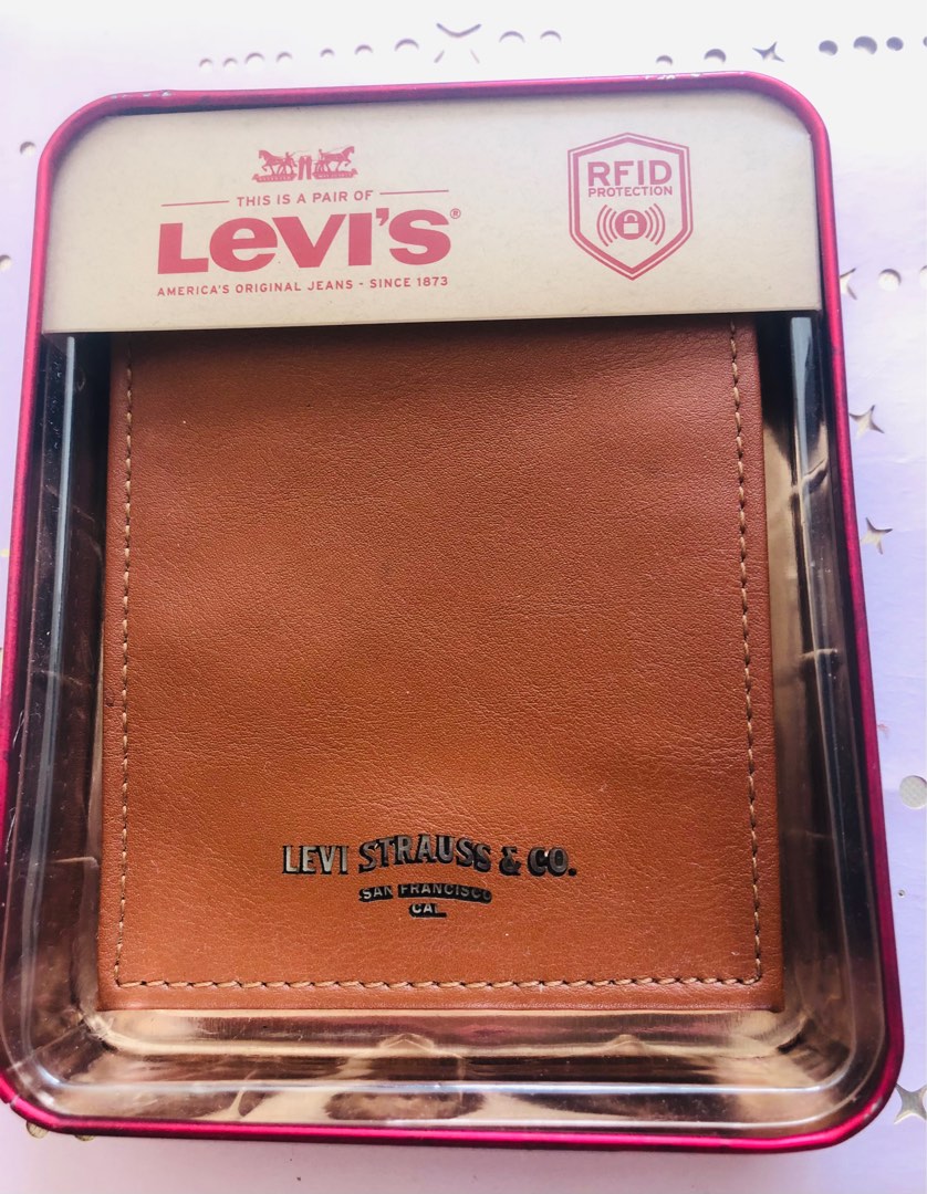 Levi’s Men’s Bifold Wallet, Men's Fashion, Watches & Accessories ...